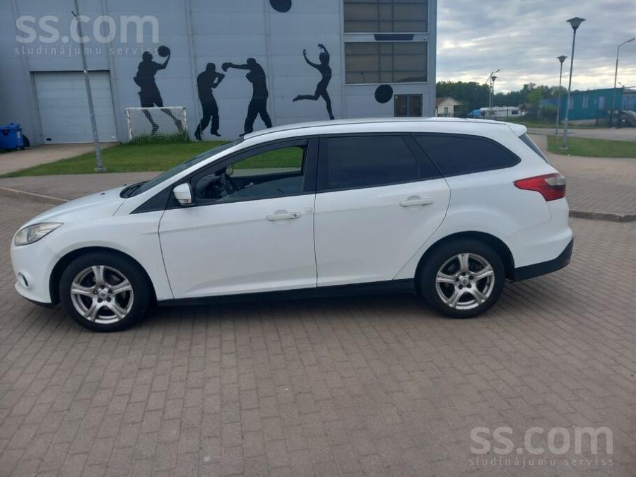 Balts Ford Focus 2014 Rīga, ar dzinēja tilpumu 1.60 L un nobraukumu 573 tūkst. km par 1750 €, foto 1 vietnē AUTOMOTO.COM.LV