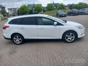 Balts Ford Focus 2014 Rīga, ar dzinēja tilpumu 1.60 L un nobraukumu 573 tūkst. km par 1750 €, foto 3 vietnē AUTOMOTO.COM.LV
