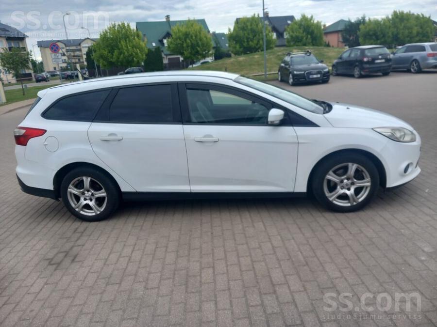 Balts Ford Focus 2014 Rīga, ar dzinēja tilpumu 1.60 L un nobraukumu 573 tūkst. km par 1750 €, foto 3 vietnē AUTOMOTO.COM.LV