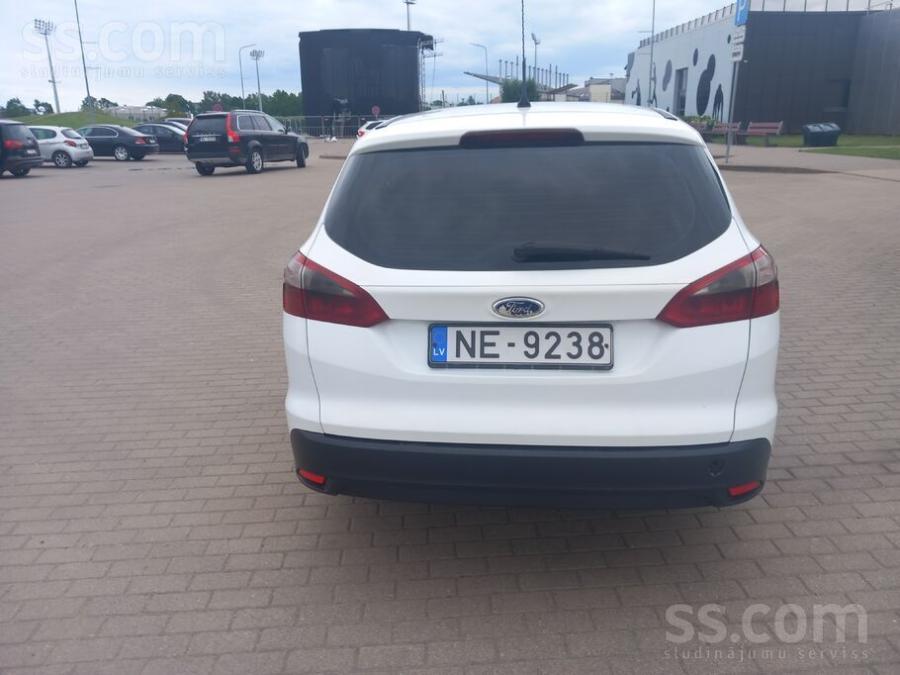 Balts Ford Focus 2014 Rīga, ar dzinēja tilpumu 1.60 L un nobraukumu 573 tūkst. km par 1750 €, foto 4 vietnē AUTOMOTO.COM.LV