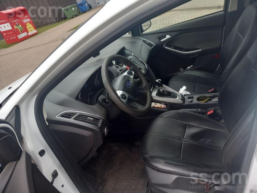 Balts Ford Focus 2014 Rīga, ar dzinēja tilpumu 1.60 L un nobraukumu 573 tūkst. km par 1750 €, foto 6 vietnē AUTOMOTO.COM.LV