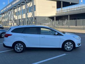 White Ford Focus 2015 in Jonava, with an engine capacity of 1.56 L and mileage of 258 thousand km for 4200 €, photo 6 on AUTOMOTO.COM.LV