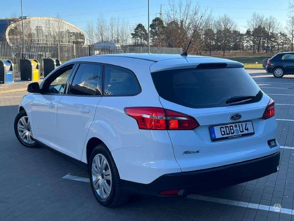 White Ford Focus 2015 in Jonava, with an engine capacity of 1.56 L and mileage of 258 thousand km for 4200 €, photo 8 on AUTOMOTO.COM.LV