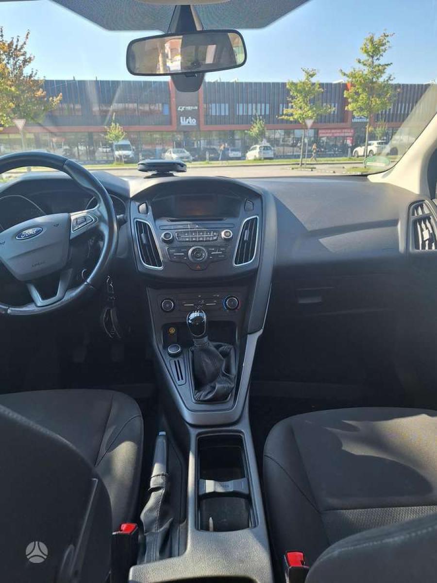 White Ford Focus 2015 in Klaipeda, with an engine capacity of 1.60 L and mileage of 161 thousand km for 4500 €, photo 5 on AUTOMOTO.COM.LV