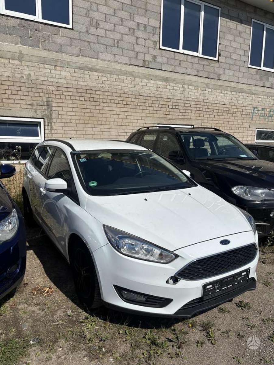 Balts Ford Focus 2015 Utena, ar dzinēja tilpumu 1.00 L un nobraukumu 130 tūkst. km par 1650 €, foto 3 vietnē AUTOMOTO.COM.LV