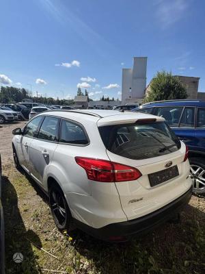 Balts Ford Focus 2015 Utena, ar dzinēja tilpumu 1.00 L un nobraukumu 130 tūkst. km par 1650 €, foto 5 vietnē AUTOMOTO.COM.LV