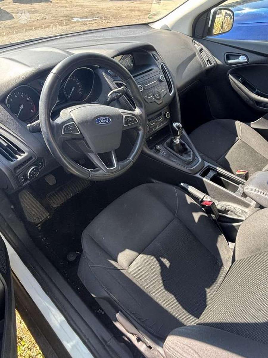 Balts Ford Focus 2015 Utena, ar dzinēja tilpumu 1.00 L un nobraukumu 130 tūkst. km par 1650 €, foto 6 vietnē AUTOMOTO.COM.LV