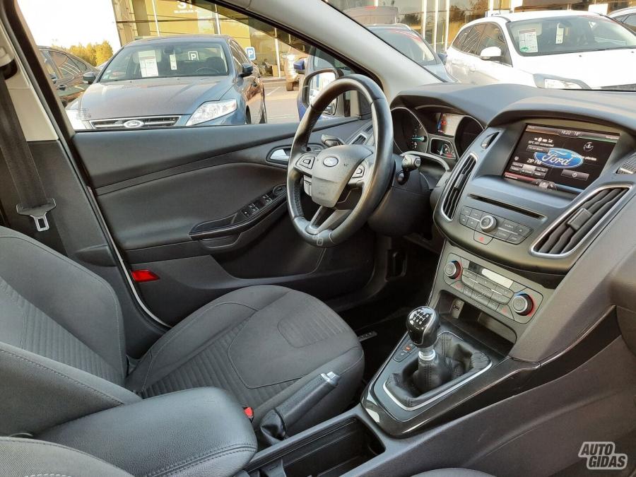 Balts Ford Focus 2015 Marijampole, ar dzinēja tilpumu 1.60 L un nobraukumu 298 tūkst. km par 6400 €, foto 3 vietnē AUTOMOTO.COM.LV