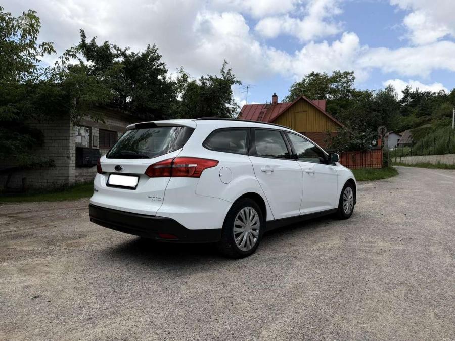 White Ford Focus 2015 in Kaunas, with an engine capacity of 1.56 L and mileage of 197 thousand km for 3999 €, photo 5 on AUTOMOTO.COM.LV
