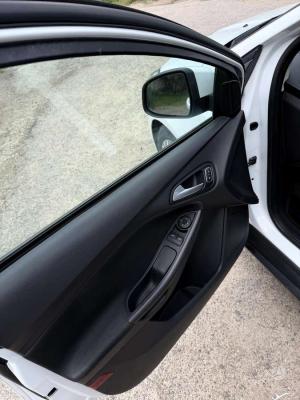 White Ford Focus 2015 in Kaunas, with an engine capacity of 1.56 L and mileage of 197 thousand km for 3999 €, photo 11 on AUTOMOTO.COM.LV