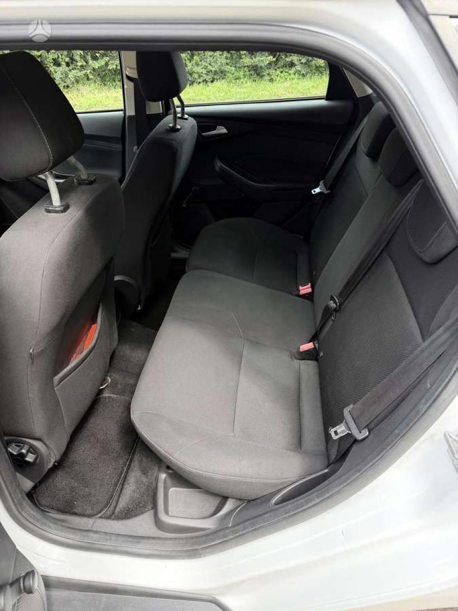 White Ford Focus 2015 in Kaunas, with an engine capacity of 1.56 L and mileage of 197 thousand km for 3999 €, photo 13 on AUTOMOTO.COM.LV