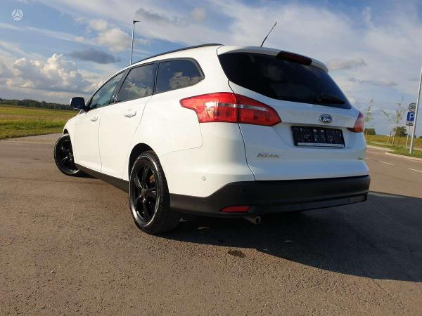 Balts Ford Focus 2015 Marijampole, ar dzinēja tilpumu 1.00 L un nobraukumu 122 tūkst. km par 5250 €, foto 2 vietnē AUTOMOTO.COM.LV
