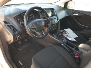 Balts Ford Focus 2015 Marijampole, ar dzinēja tilpumu 1.00 L un nobraukumu 122 tūkst. km par 5250 €, foto 21 vietnē AUTOMOTO.COM.LV