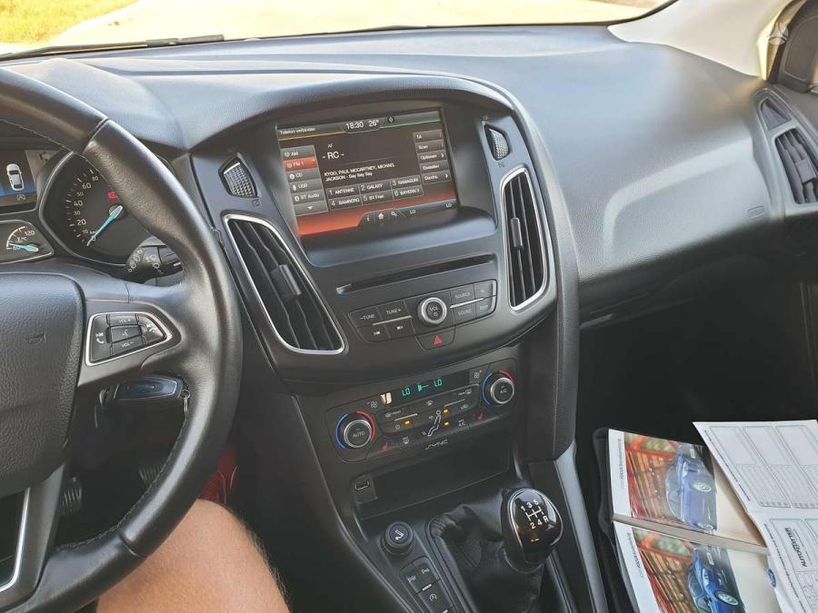 Balts Ford Focus 2015 Marijampole, ar dzinēja tilpumu 1.00 L un nobraukumu 122 tūkst. km par 5250 €, foto 25 vietnē AUTOMOTO.COM.LV