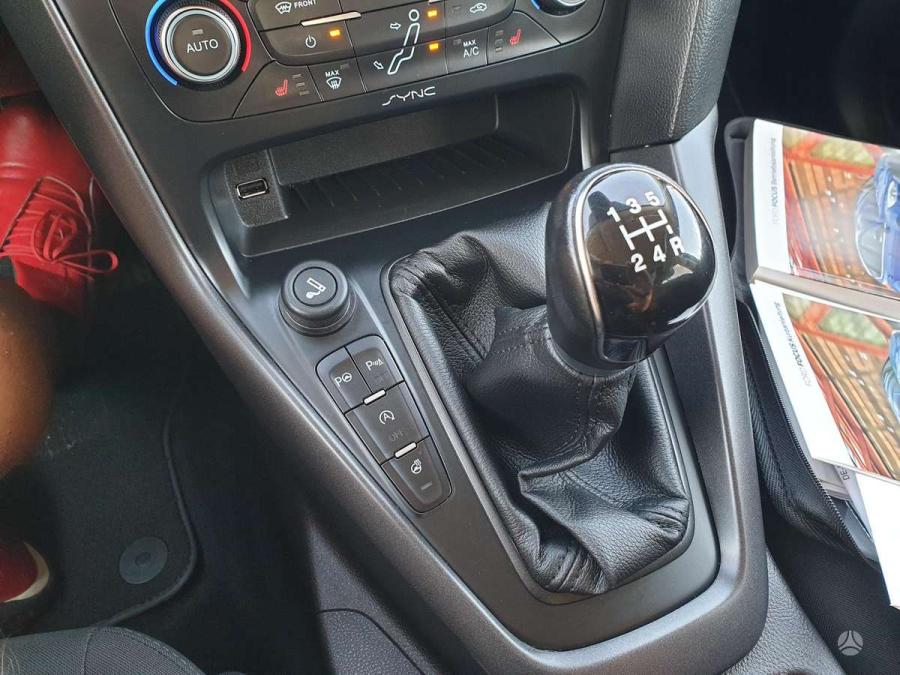 Balts Ford Focus 2015 Marijampole, ar dzinēja tilpumu 1.00 L un nobraukumu 122 tūkst. km par 5250 €, foto 27 vietnē AUTOMOTO.COM.LV
