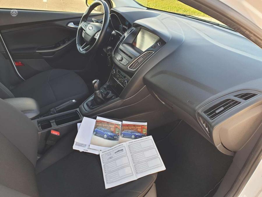Balts Ford Focus 2015 Marijampole, ar dzinēja tilpumu 1.00 L un nobraukumu 122 tūkst. km par 5250 €, foto 29 vietnē AUTOMOTO.COM.LV