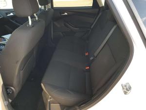 Balts Ford Focus 2015 Marijampole, ar dzinēja tilpumu 1.00 L un nobraukumu 122 tūkst. km par 5250 €, foto 34 vietnē AUTOMOTO.COM.LV