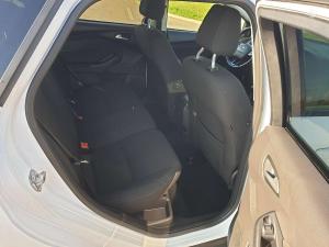 Balts Ford Focus 2015 Marijampole, ar dzinēja tilpumu 1.00 L un nobraukumu 122 tūkst. km par 5250 €, foto 36 vietnē AUTOMOTO.COM.LV