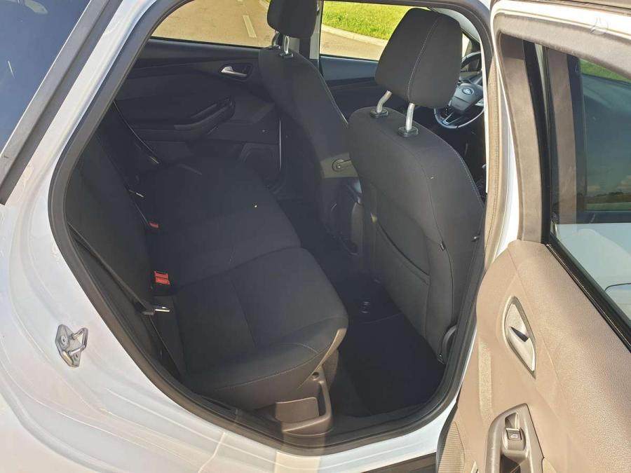 Balts Ford Focus 2015 Marijampole, ar dzinēja tilpumu 1.00 L un nobraukumu 122 tūkst. km par 5250 €, foto 36 vietnē AUTOMOTO.COM.LV