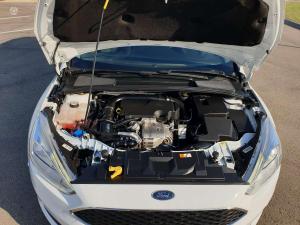 Balts Ford Focus 2015 Marijampole, ar dzinēja tilpumu 1.00 L un nobraukumu 122 tūkst. km par 5250 €, foto 40 vietnē AUTOMOTO.COM.LV
