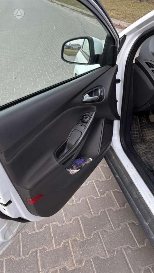 Ford Focus 2015 Kauņa vietnē Balts Ford Focus 2015 Kauņa, ar dzinēja tilpumu 1.00 L un nobraukumu 155 tūkst. km par 4000 €, foto 11 vietnē AUTOMOTO.COM.LV