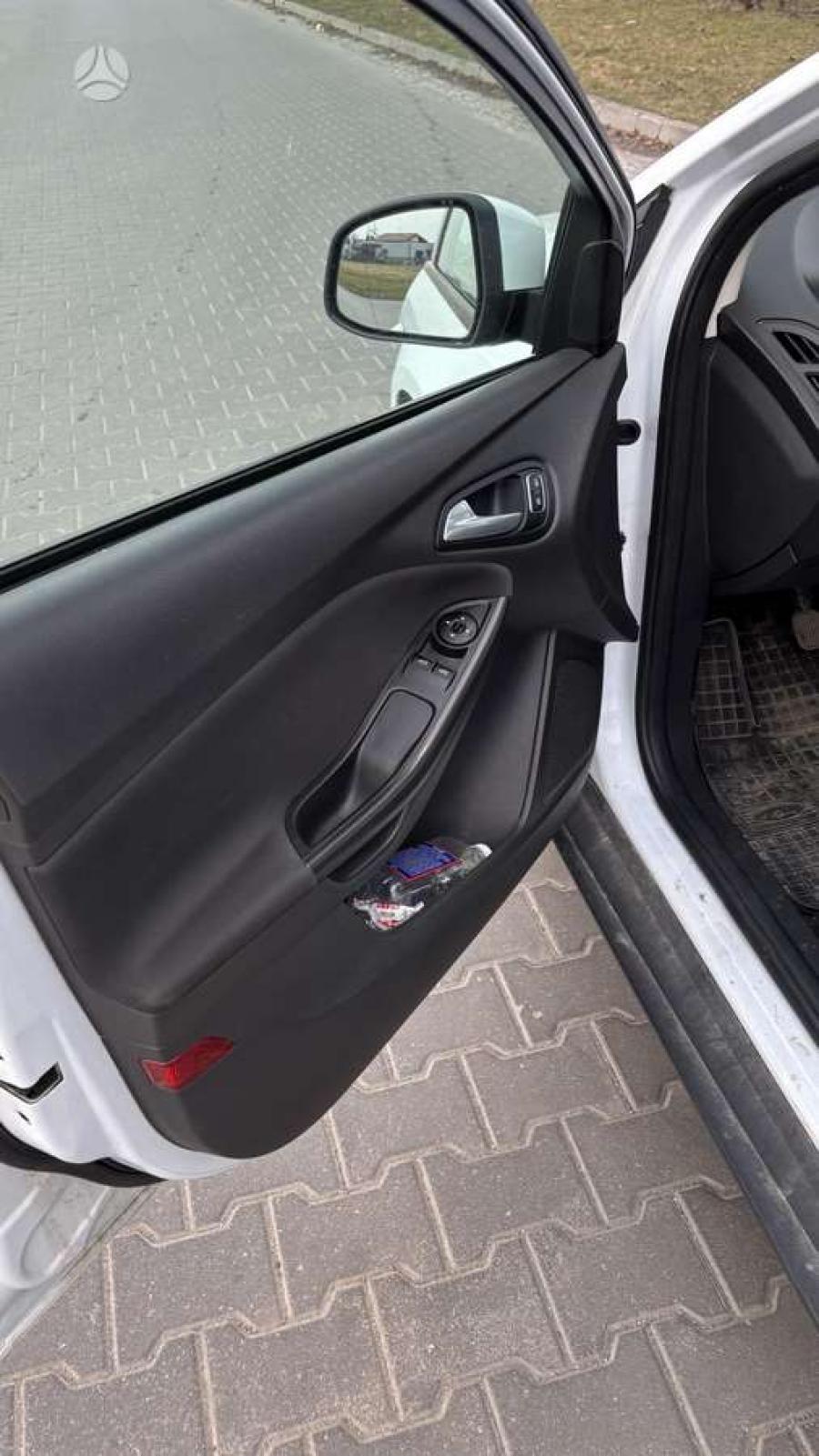 Balts Ford Focus 2015 Kauņa, ar dzinēja tilpumu 1.00 L un nobraukumu 155 tūkst. km par 4000 €, foto 11 vietnē AUTOMOTO.COM.LV