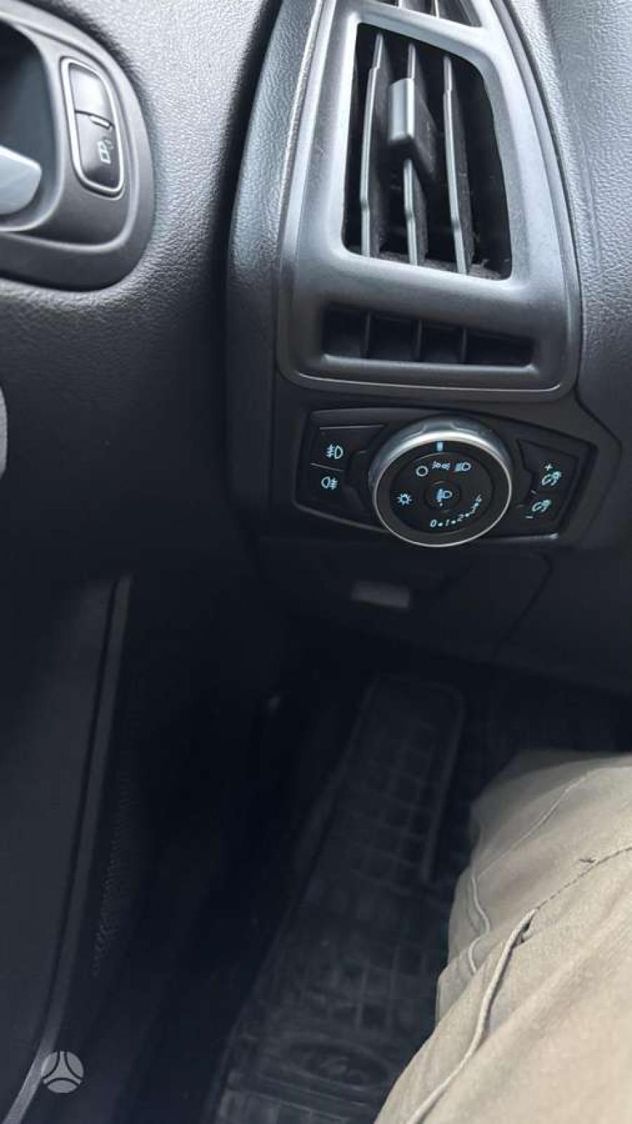 Balts Ford Focus 2015 Kauņa, ar dzinēja tilpumu 1.00 L un nobraukumu 155 tūkst. km par 4000 €, foto 18 vietnē AUTOMOTO.COM.LV