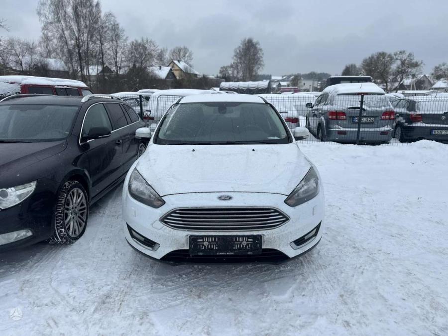 White Ford Focus 2016 in Vilnius, with an engine capacity of 1.00 L and mileage of 309 thousand km for 2950 €, photo 2 on AUTOMOTO.COM.LV