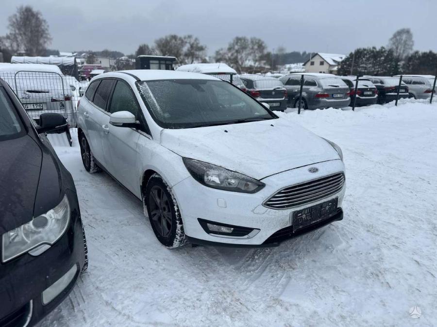 White Ford Focus 2016 in Vilnius, with an engine capacity of 1.00 L and mileage of 309 thousand km for 2950 €, photo 3 on AUTOMOTO.COM.LV