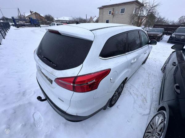 White Ford Focus 2016 in Vilnius, with an engine capacity of 1.00 L and mileage of 309 thousand km for 2950 €, photo 5 on AUTOMOTO.COM.LV