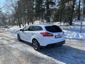 White Ford Focus 2016 in Vilnius, with an engine capacity of 1.00 L and mileage of 309 thousand km for 2750 €, photo 5 on AUTOMOTO.COM.LV