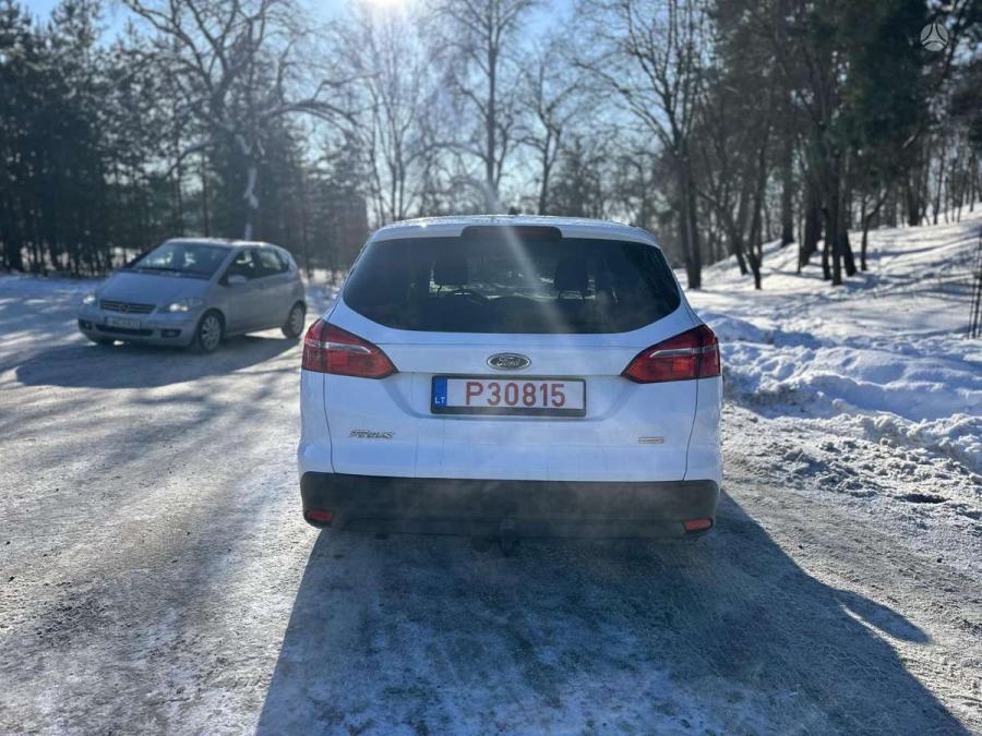 White Ford Focus 2016 in Vilnius, with an engine capacity of 1.00 L and mileage of 309 thousand km for 2750 €, photo 6 on AUTOMOTO.COM.LV