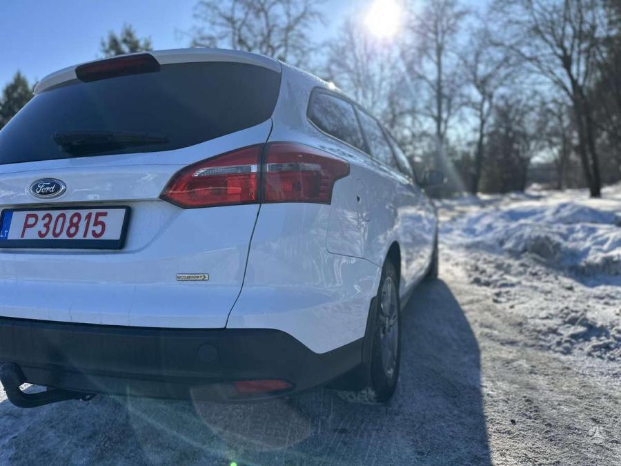 White Ford Focus 2016 in Vilnius, with an engine capacity of 1.00 L and mileage of 309 thousand km for 2750 €, photo 7 on AUTOMOTO.COM.LV
