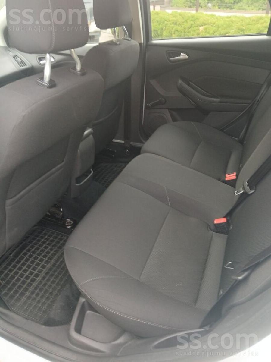 Balts Ford Focus 2016 Rīga, ar dzinēja tilpumu 1.00 L un nobraukumu 198 tūkst. km par 4200 €, foto 8 vietnē AUTOMOTO.COM.LV