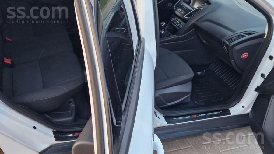 Balts Ford Focus 2016 Jelgava, ar dzinēja tilpumu 1.50 L un nobraukumu 127 tūkst. km par 5450 €, foto 19 vietnē AUTOMOTO.COM.LV