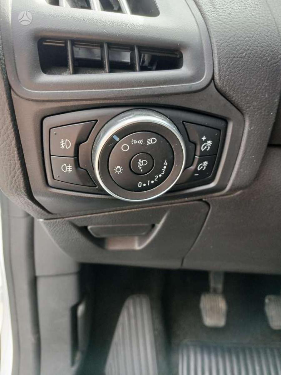 White Ford Focus 2016 in Utena, with an engine capacity of 1.50 L and mileage of 250 thousand km for 4200 €, photo 18 on AUTOMOTO.COM.LV