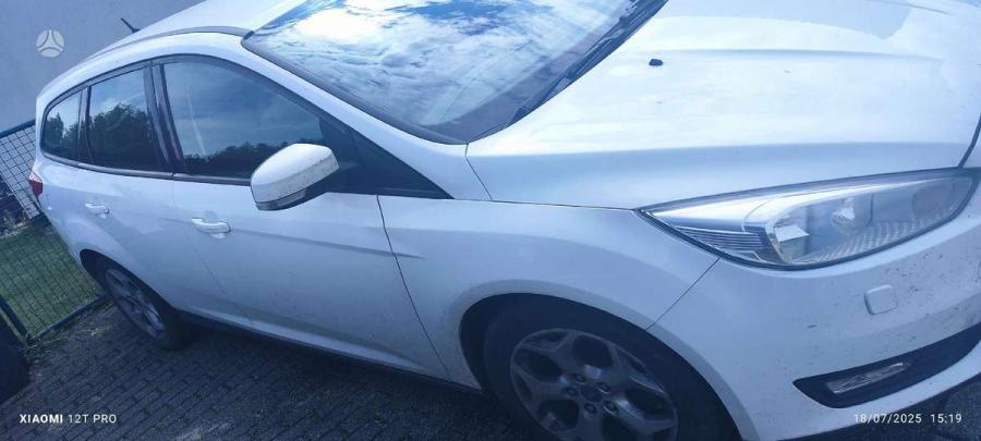 White Ford Focus 2017 in Vilnius, with an engine capacity of 1.00 L and mileage of 230 thousand km for 4250 €, photo 3 on AUTOMOTO.COM.LV