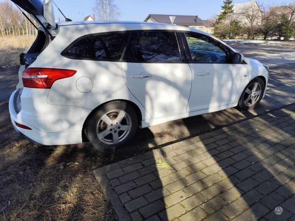 White Ford Focus 2017 in Silute, with an engine capacity of 0.00 L and mileage of 202 thousand km for 3999 €, photo 1 on AUTOMOTO.COM.LV