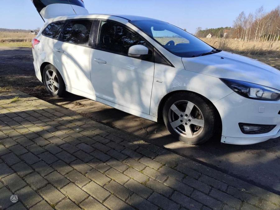 White Ford Focus 2017 in Silute, with an engine capacity of 0.00 L and mileage of 202 thousand km for 3999 €, photo 6 on AUTOMOTO.COM.LV