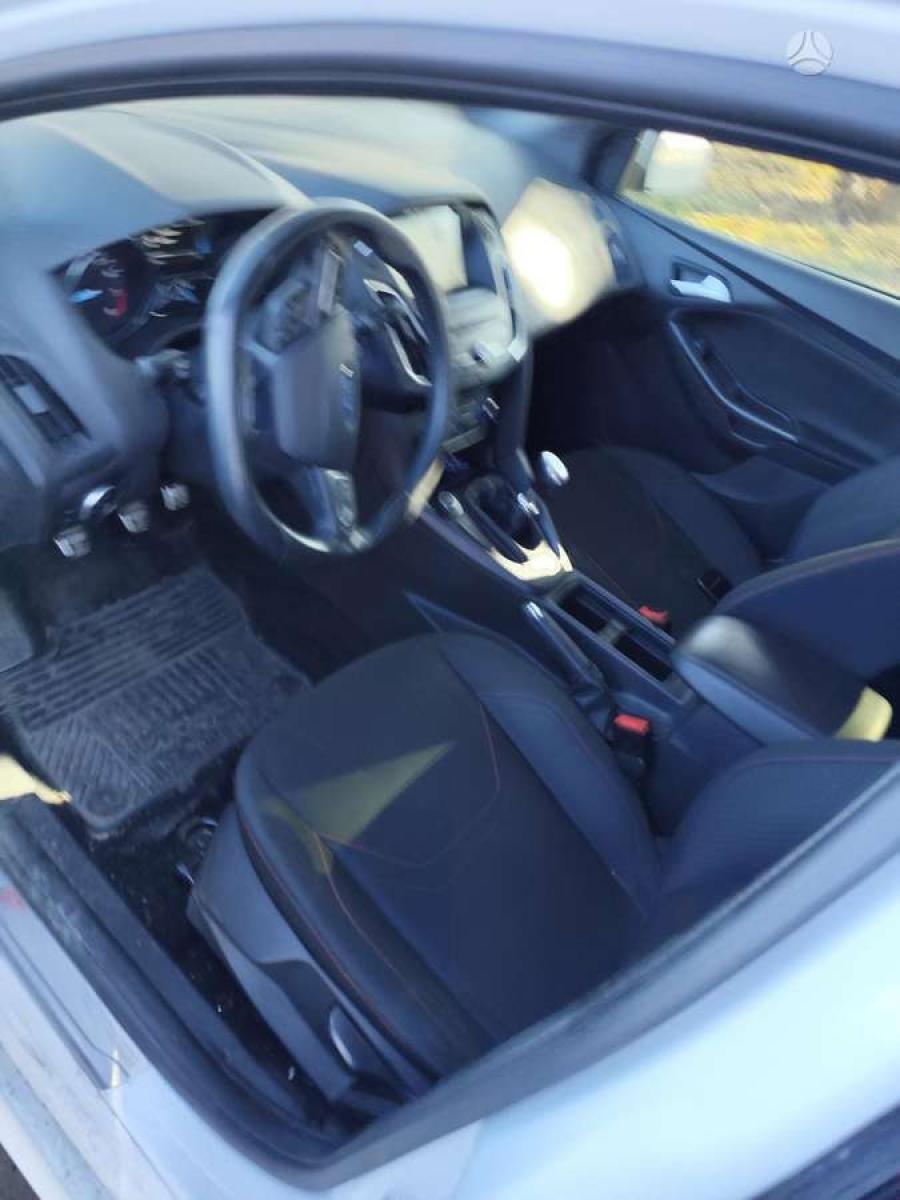 White Ford Focus 2017 in Silute, with an engine capacity of 0.00 L and mileage of 202 thousand km for 3999 €, photo 8 on AUTOMOTO.COM.LV