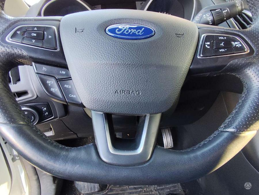 White Ford Focus 2017 in Silute, with an engine capacity of 0.00 L and mileage of 202 thousand km for 3999 €, photo 13 on AUTOMOTO.COM.LV