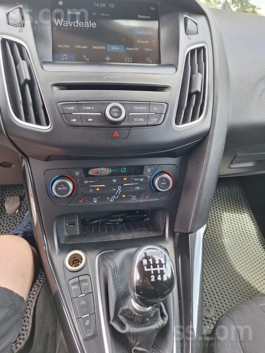 White Ford Focus 2017 in Riga, with an engine capacity of 1.50 L and mileage of 362 thousand km for 4600 €, photo 13 on AUTOMOTO.COM.LV