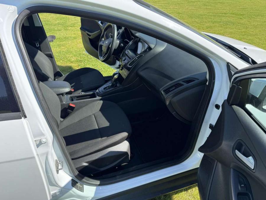 White Ford Focus 2017 in Vilnius, with an engine capacity of 1.50 L and mileage of 227 thousand km for 4900 €, photo 7 on AUTOMOTO.COM.LV