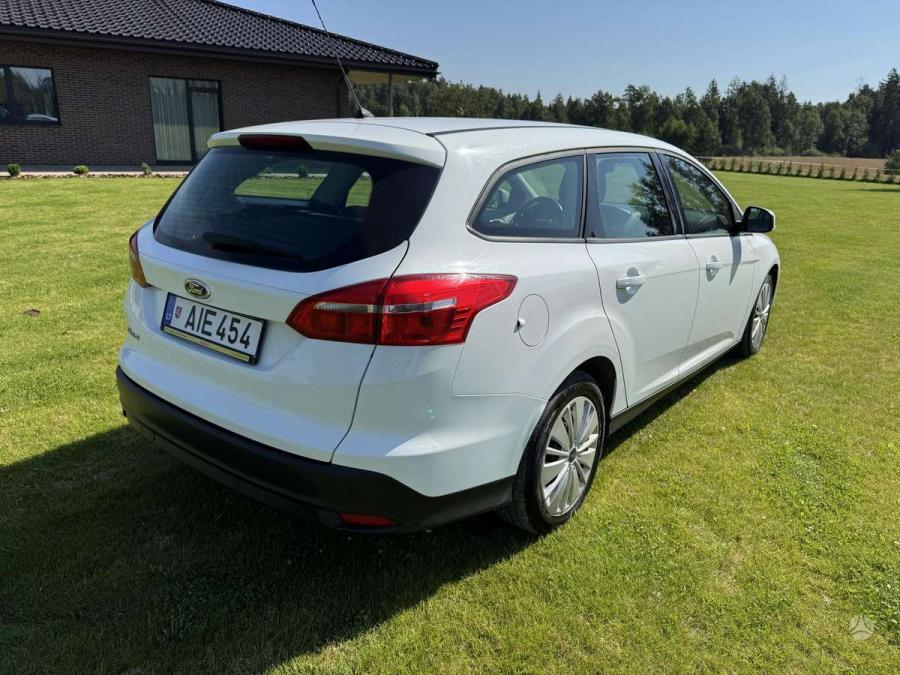 White Ford Focus 2017 in Vilnius, with an engine capacity of 1.50 L and mileage of 227 thousand km for 4900 €, photo 14 on AUTOMOTO.COM.LV