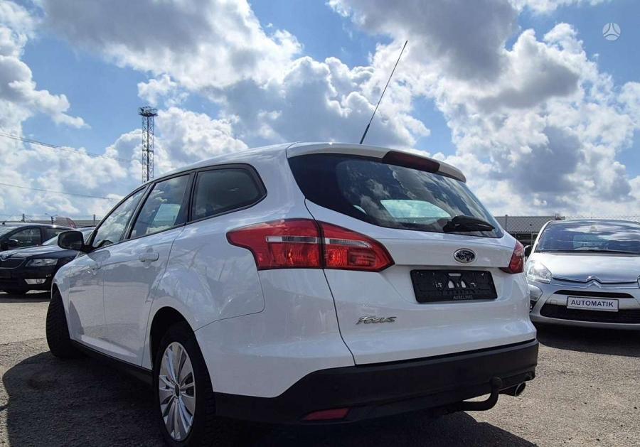 White Ford Focus 2017 in Kaunas, with an engine capacity of 2.00 L and mileage of 210 thousand km for 4950 €, photo 3 on AUTOMOTO.COM.LV