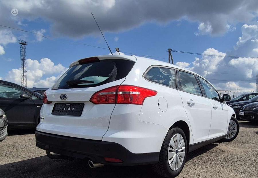 White Ford Focus 2017 in Kaunas, with an engine capacity of 2.00 L and mileage of 210 thousand km for 4950 €, photo 4 on AUTOMOTO.COM.LV