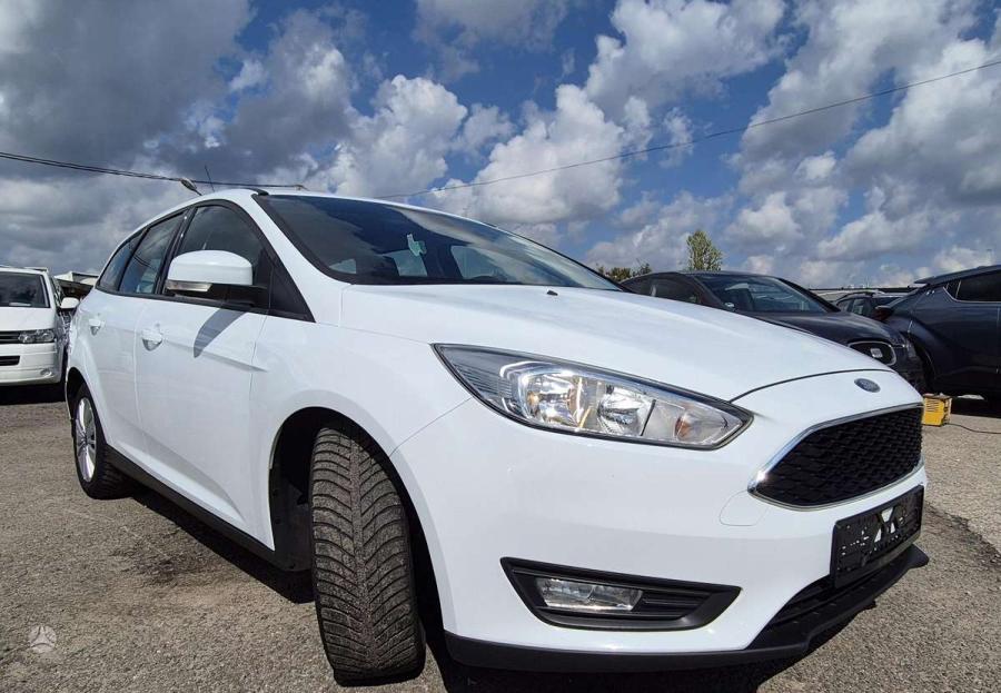 White Ford Focus 2017 in Kaunas, with an engine capacity of 2.00 L and mileage of 210 thousand km for 4950 €, photo 5 on AUTOMOTO.COM.LV