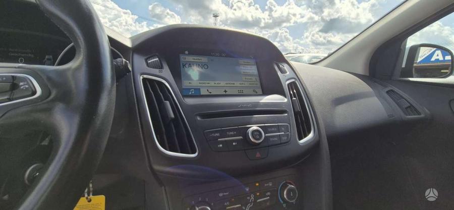 White Ford Focus 2017 in Kaunas, with an engine capacity of 2.00 L and mileage of 210 thousand km for 4950 €, photo 10 on AUTOMOTO.COM.LV