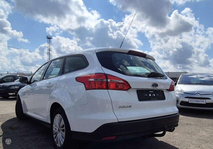 White Ford Focus 2017 in Kaunas, with an engine capacity of 2.00 L and mileage of 210 thousand km for 4950 €, photo 3 on AUTOMOTO.COM.LV