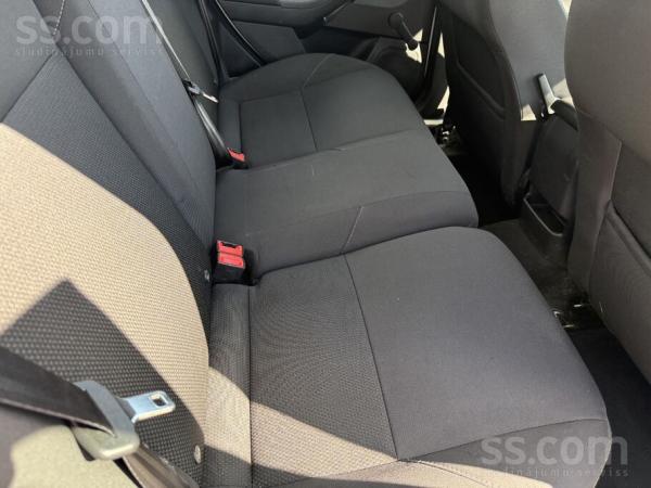 White Ford Focus 2018 in Saldus, with an engine capacity of 1.50 L and mileage of 305 thousand km for 5200 €, photo 9 on AUTOMOTO.COM.LV